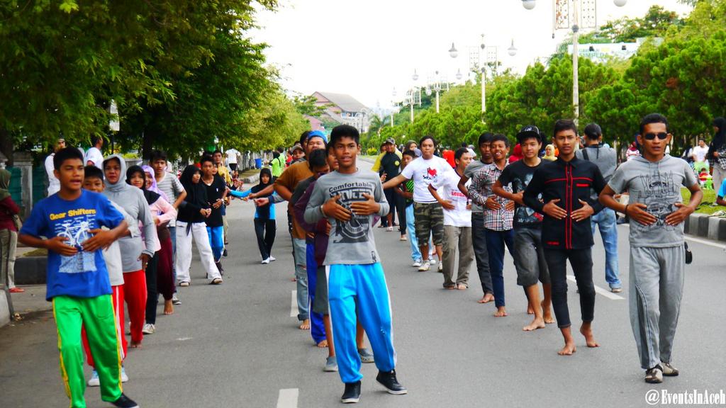 Asyiknya Car Free Day Sambil Nari Seudati Massal – Seputaraceh